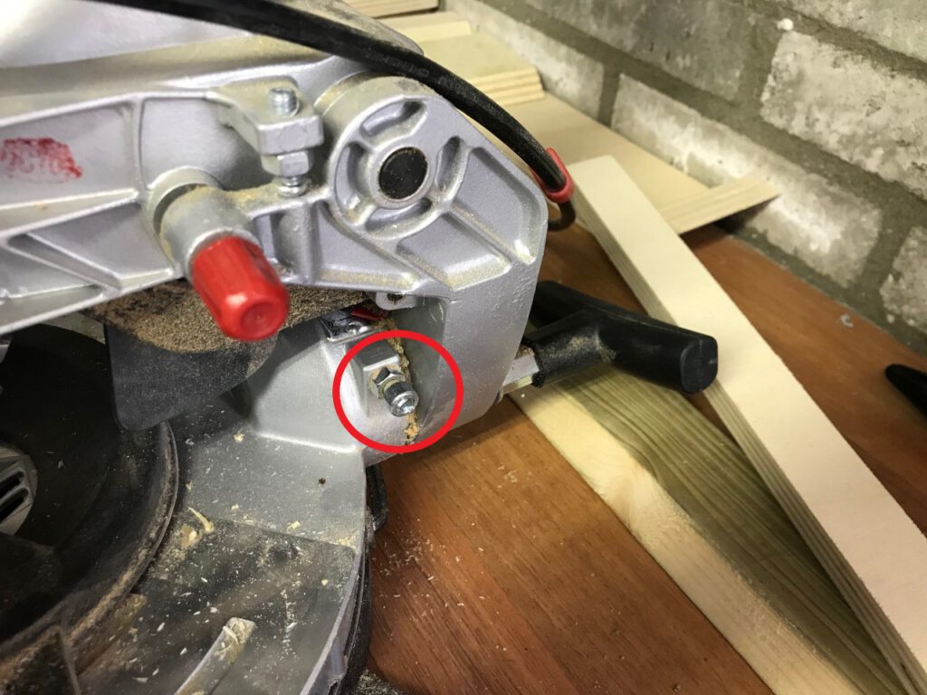 Adjusting the Metabo KS 216 M Lasercut mitre saw - Toby's Garage